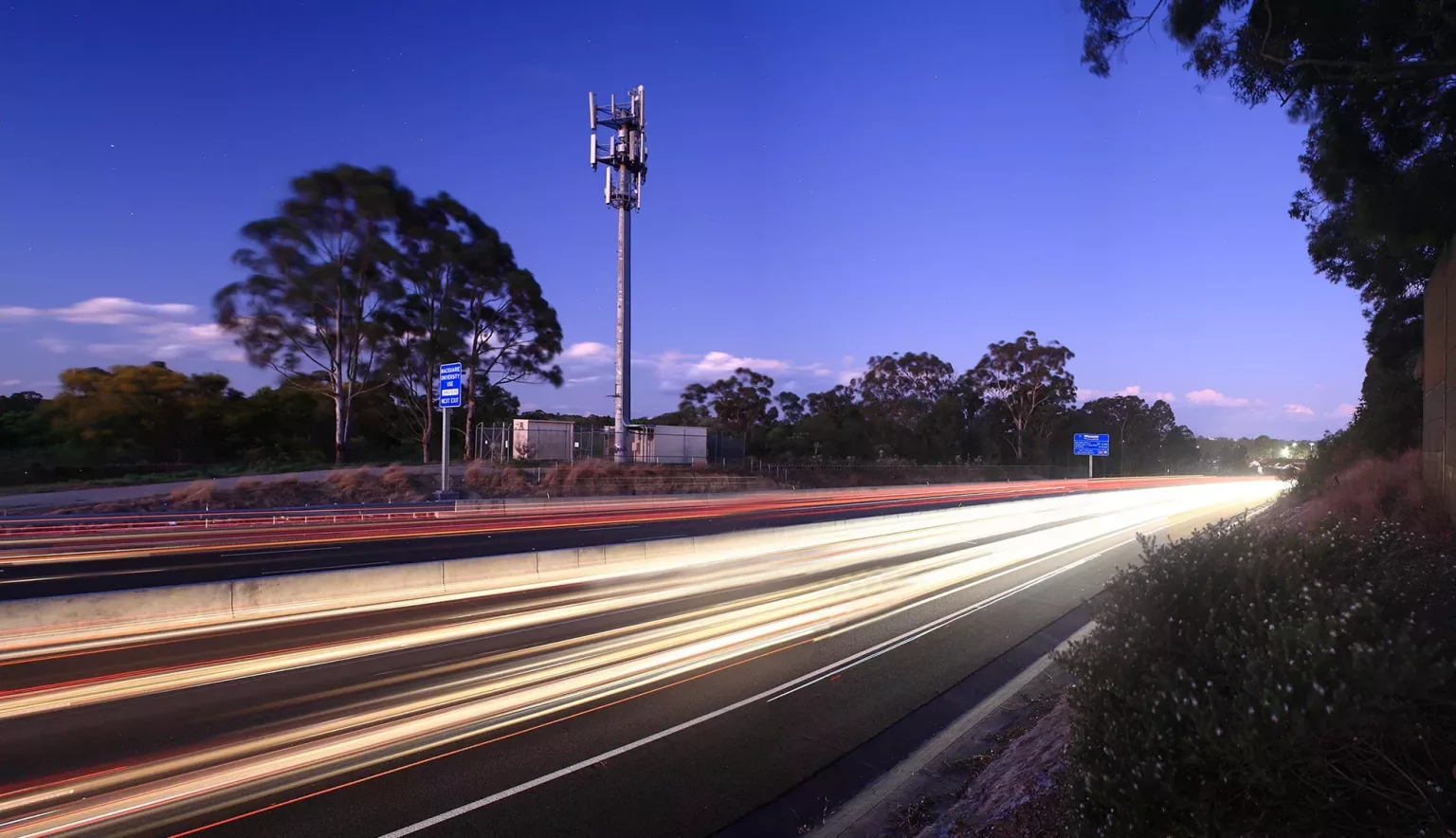 Axicom : Helping Connect Australia